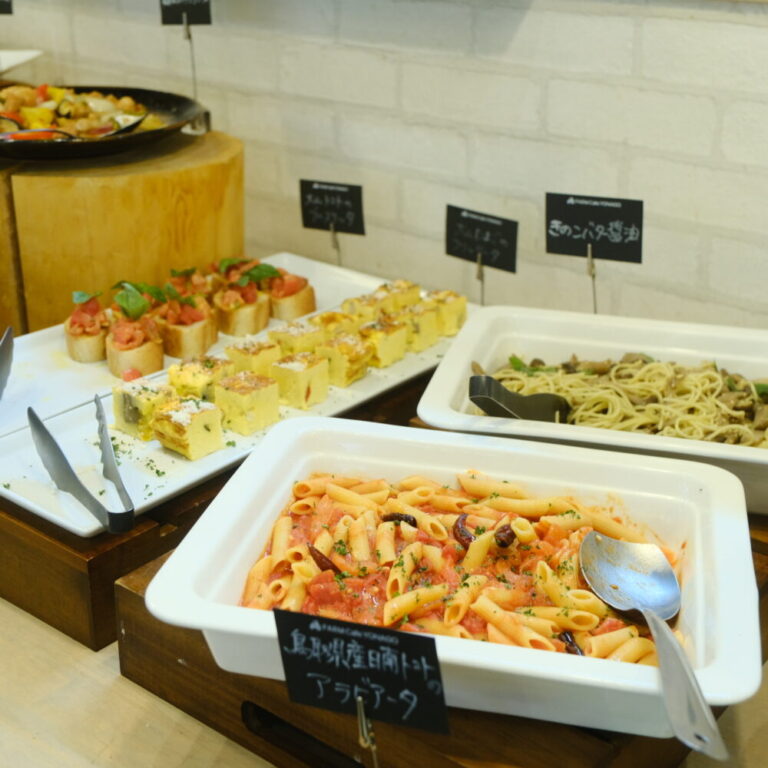 【リニューアル】[FARM Cafe Yonago]米子駅からすぐ！たっぷりの野菜やスイーツのビュッフェが楽しめます｜米子市 | とっとりずむ